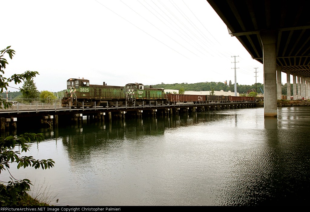 BNSF 3625 and BNSF 3604
